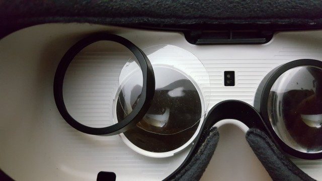 Consumer Gear VR Teardown Reveals Easily Replaceable Lenses