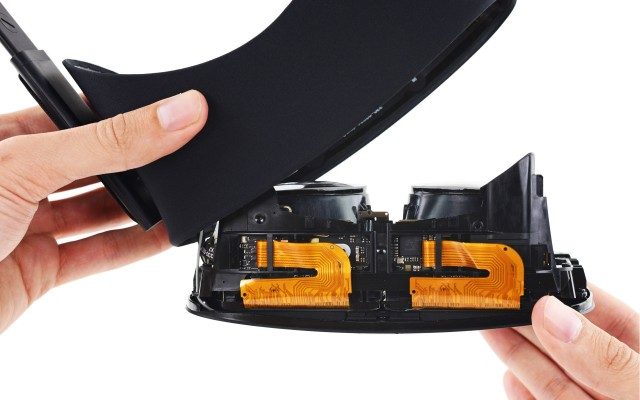 Oculus Rift Teardown Offers Glimpse of Unique Lenses