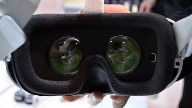 Hands-on: Huawei VR is the First Third-party Daydream Headset