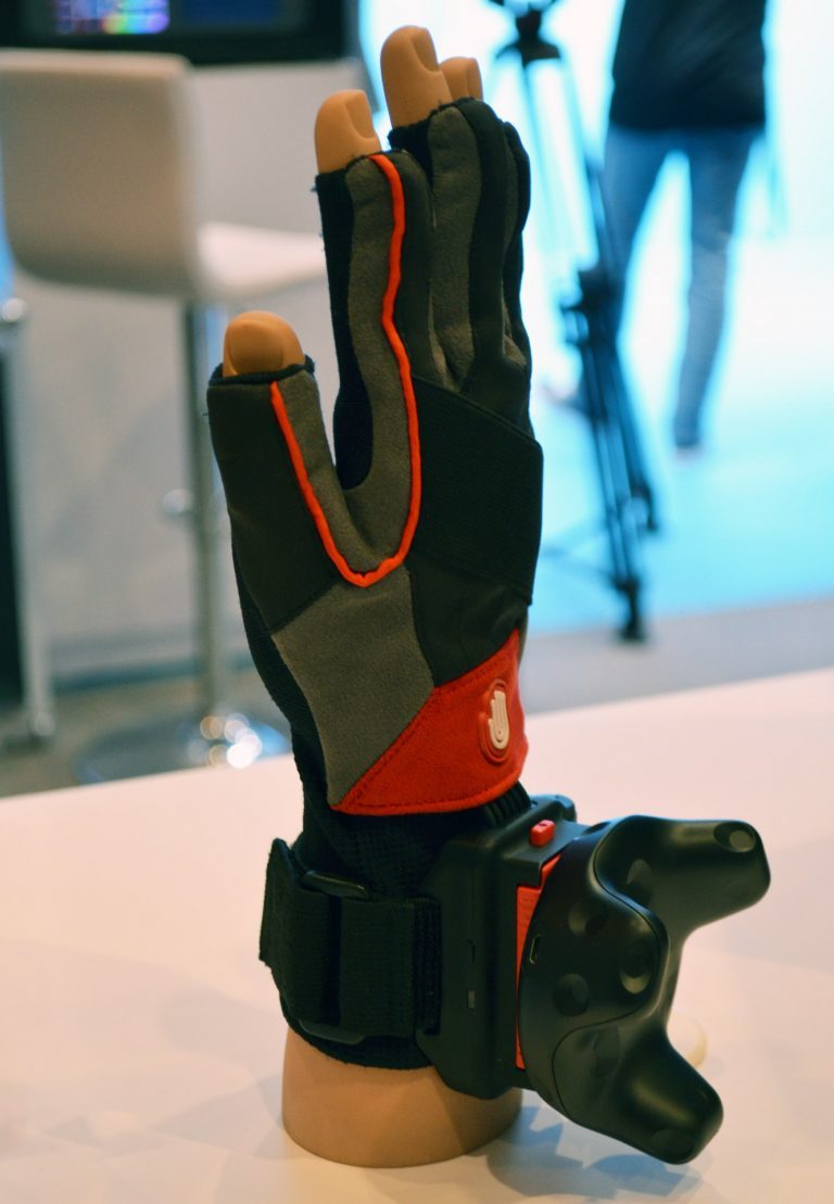 Noitom Hi5 VR Glove for HTC Vive Brings Compelling Finger Tracking