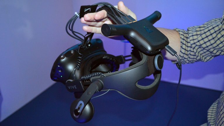 CES 2018: HTC's Vive Wireless Adaptor to Support Both Vive and Vive Pro ...