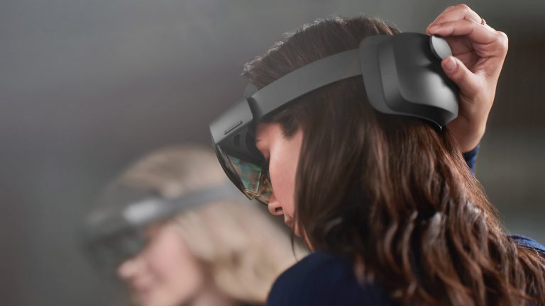 HoloLens 2 Specs: Resolution, Field of View, Battery Life & More HoloLens 2 Specs: Resolution, Field of View, Battery Life & More
