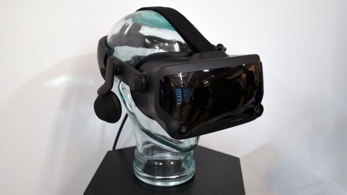 Facebook Develops VR Glasses with Folded Holographic Optics