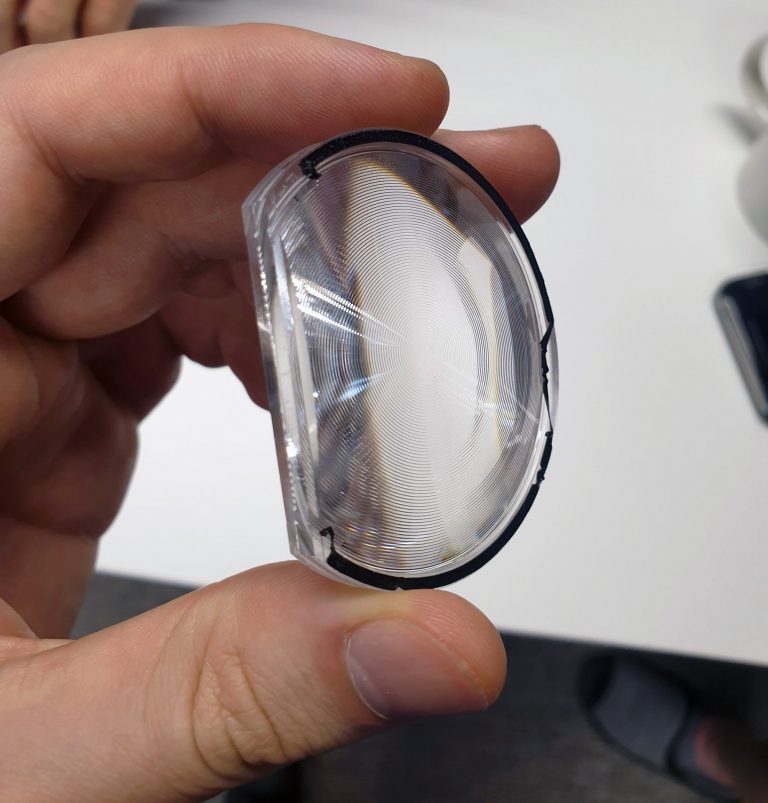 Valve Index Teardown Glimpses Screen Diffuser and Dual-element Optics
