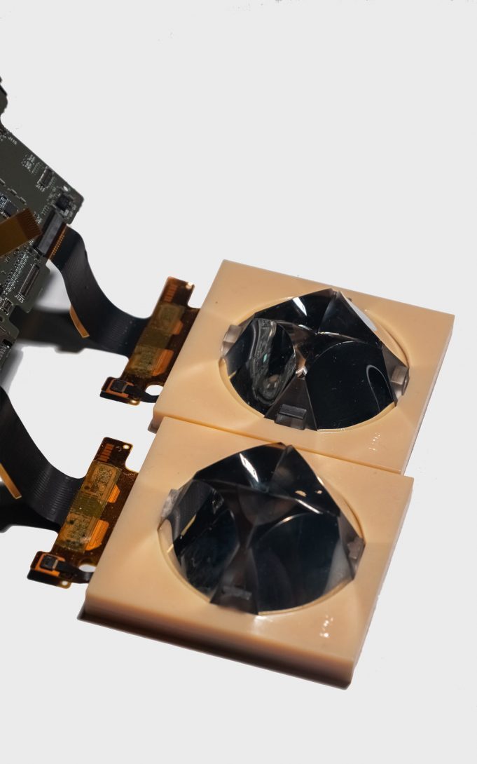 LYNX Reveals Standalone MR Headset with Snapdragon XR2, Eye-tracking ...