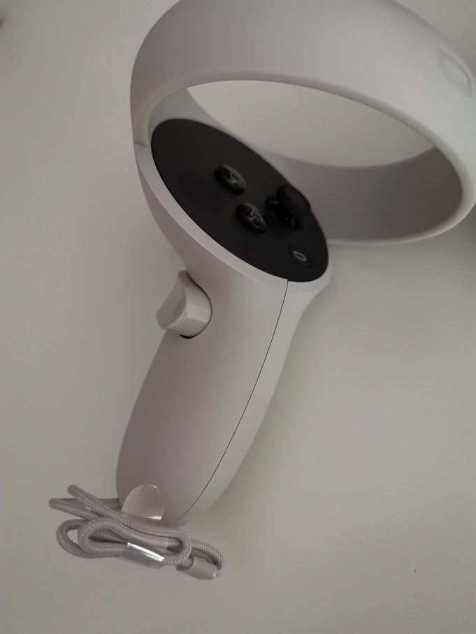 Leaked Photo Shows Oculus Quest 2 with Headset & Controller Tweaks