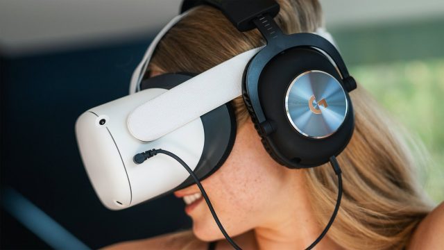 Quest 2 Third-party Accessories: Two Logitech Headphones, VR Cover ...
