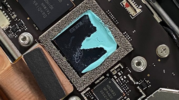 Quest 2 Teardown Reveals New Cooling System & Astoundingly Dense Interior
