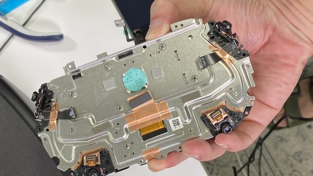 Quest 2 Teardown Reveals New Cooling System & Astoundingly Dense Interior