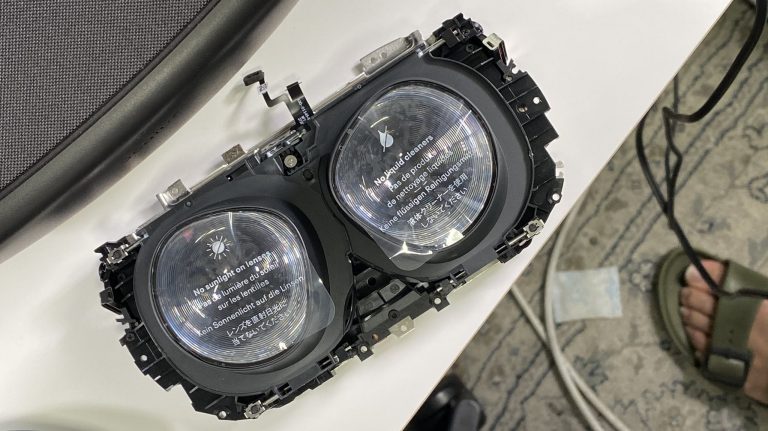 Quest 2 Teardown Reveals New Cooling System & Astoundingly Dense Interior