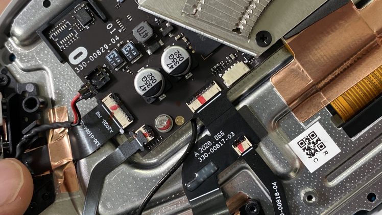 Quest 2 Teardown Reveals New Cooling System & Astoundingly Dense Interior