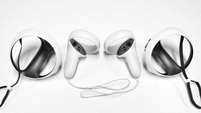 PSVR 2 Unboxing – Close-up with Sony's New Headset – Road to VR